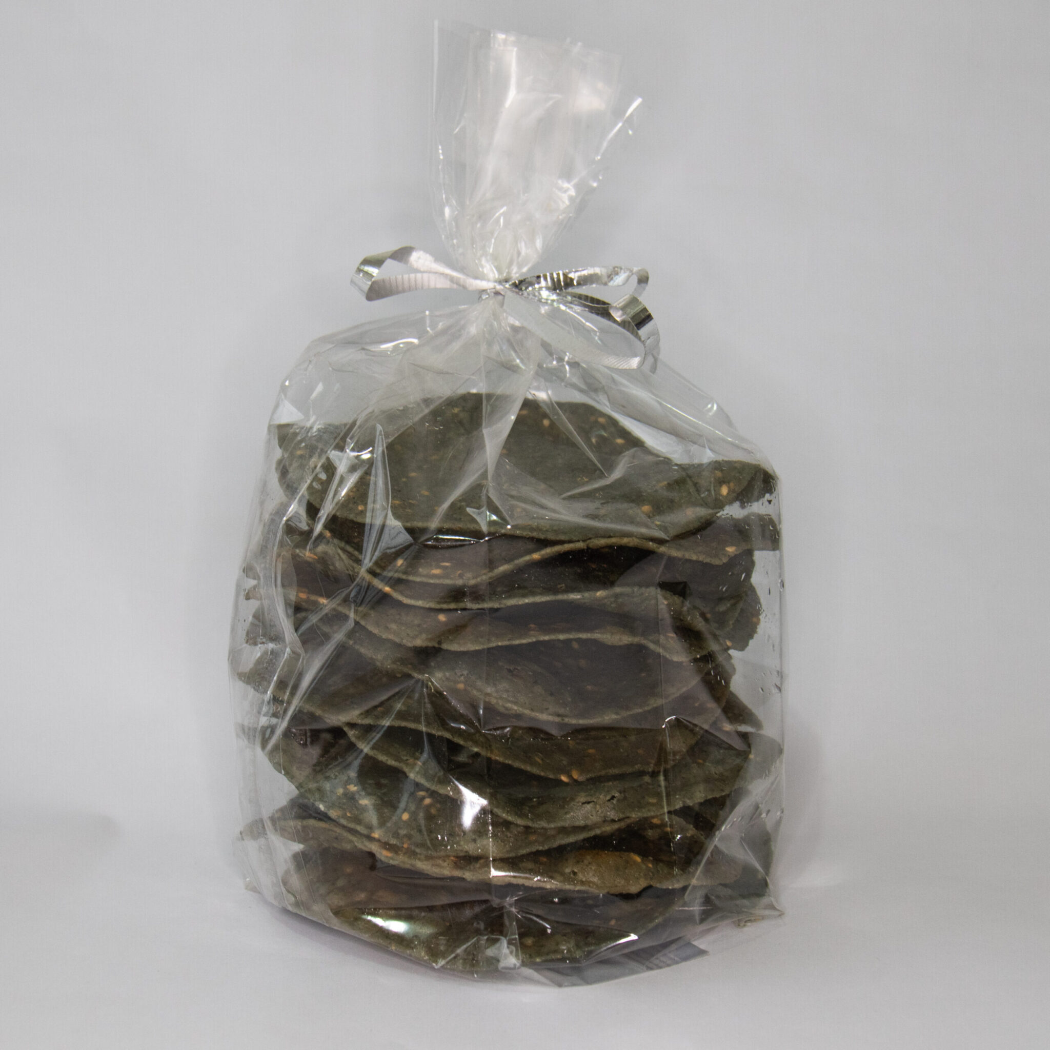 Tostadas de maíz negro con ajonjolí 10 pz – LA GIRA